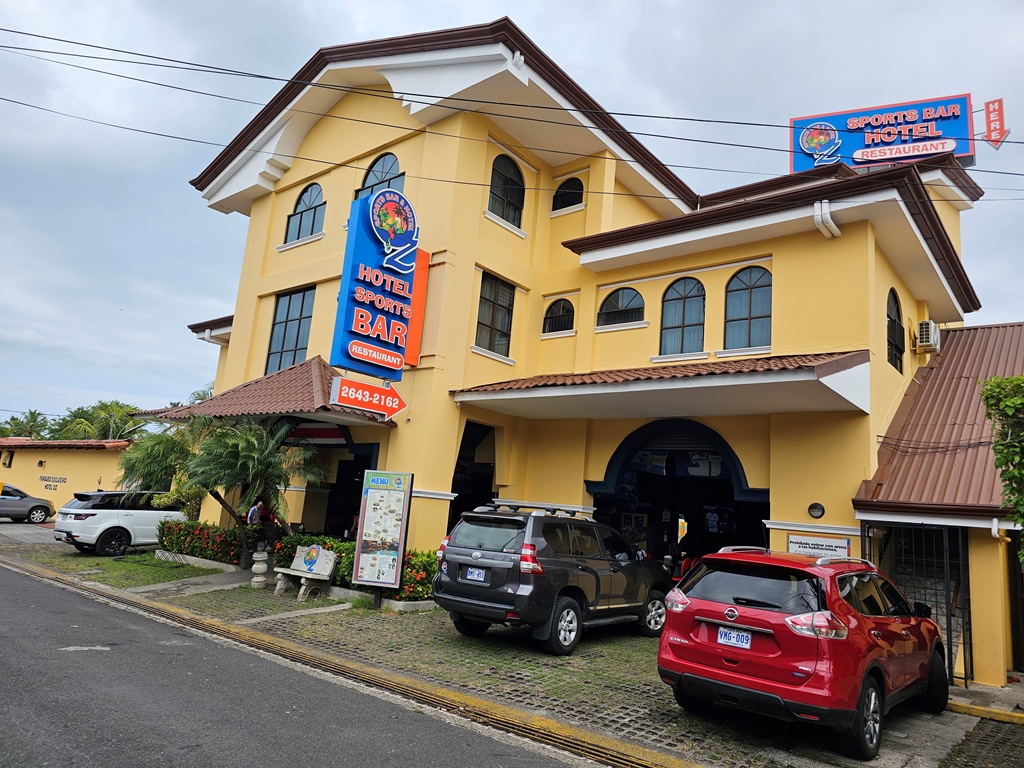 Sports Bar and Hotel Oz