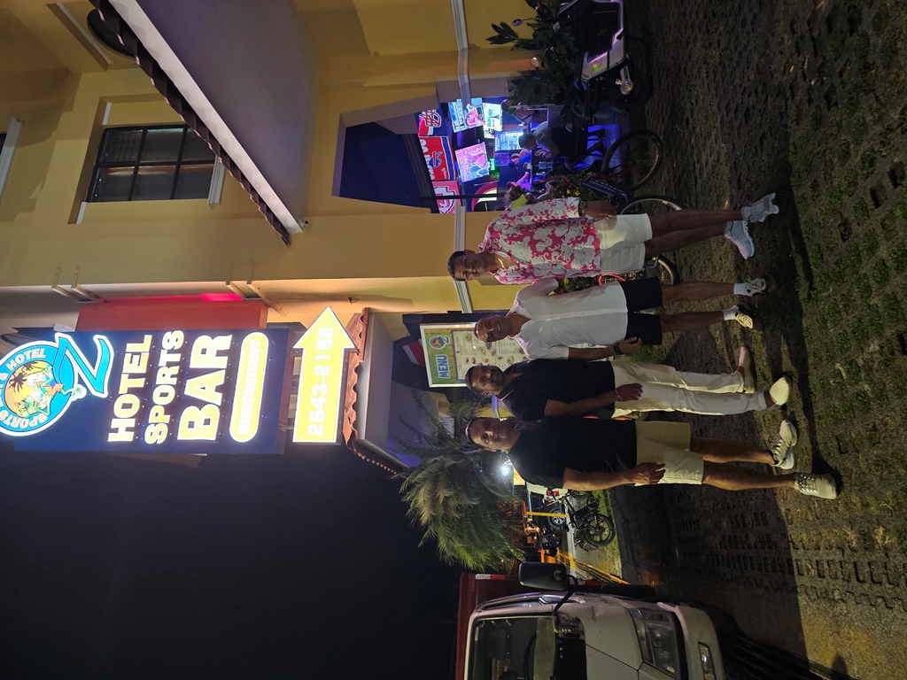 Sports Bar and Hotel Oz