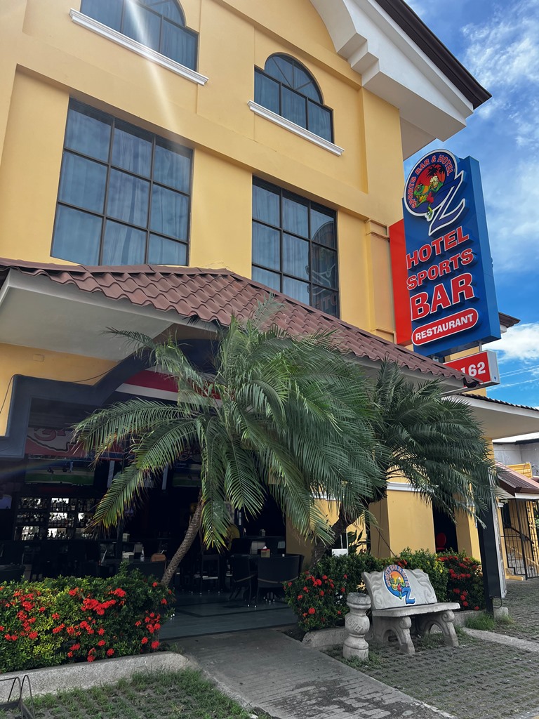 Sports Bar and Hotel Oz