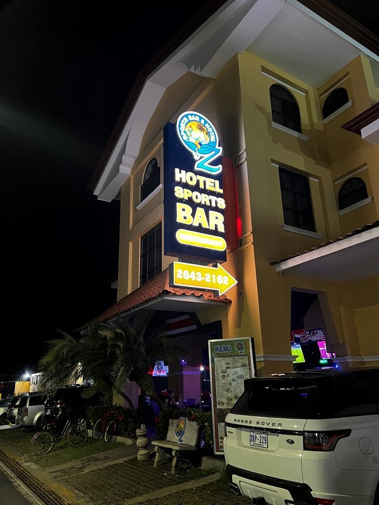 Sports Bar and Hotel Oz